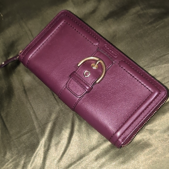 Coach | Bags | Coach Soho Style Vintage Zip Around Large Wallet ...